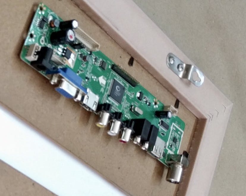 Turn your old useless laptop screen into an external monitor | HackerNoon