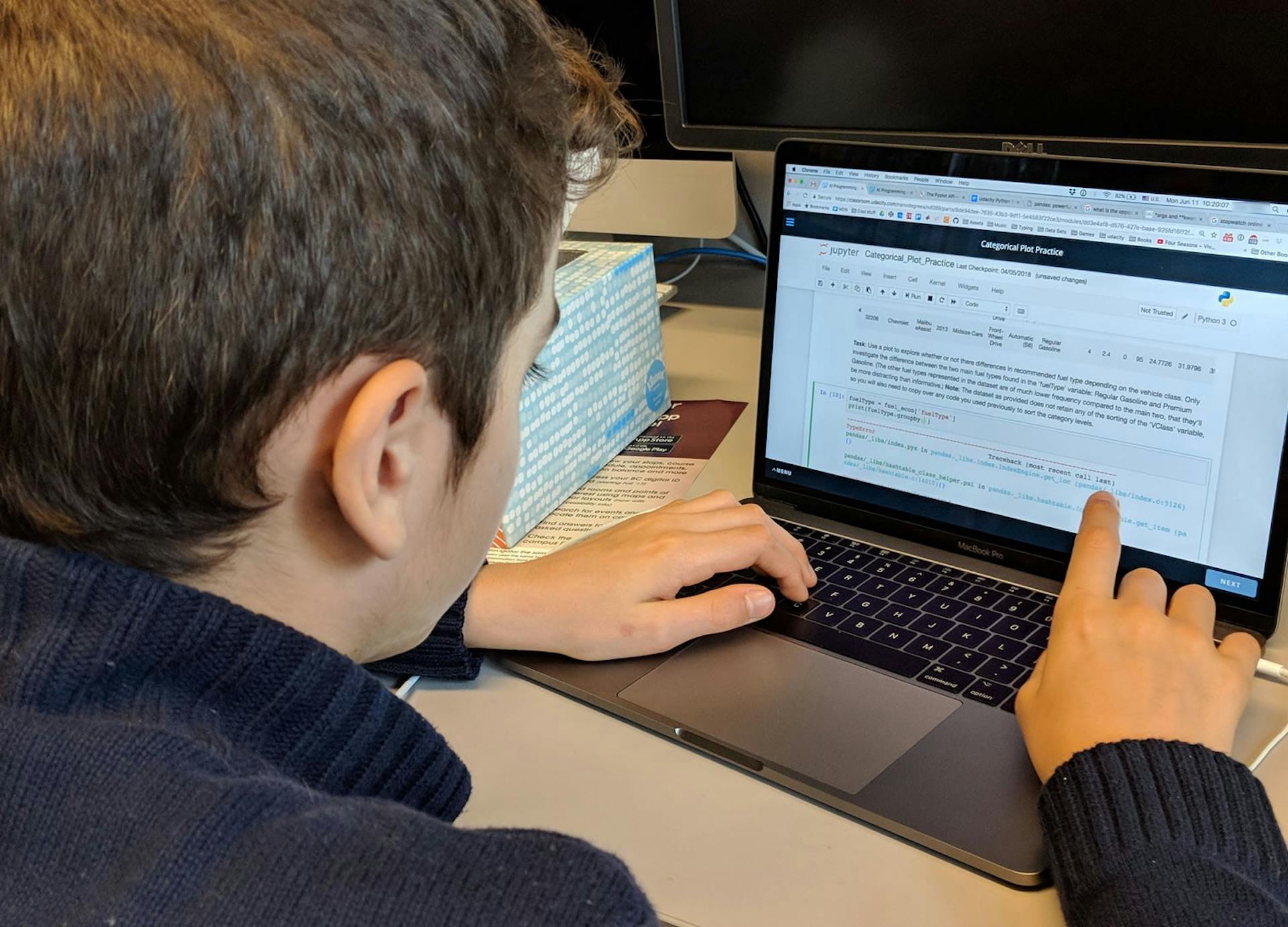 Why My 11-Year Switched to Python | HackerNoon