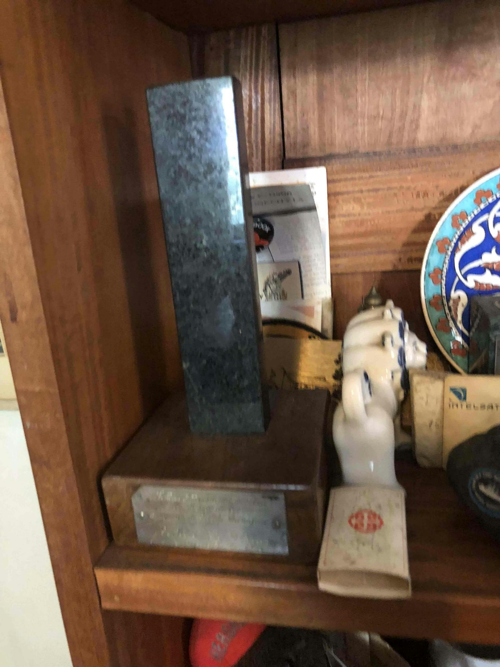 What I Found On Arthur C Clarke’s Bookshelf in Sri Lanka | HackerNoon