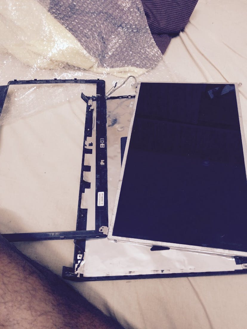 Turn your old useless laptop screen into an external monitor | HackerNoon