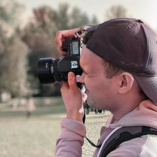 How to Colorize a Black and White Photo | HackerNoon