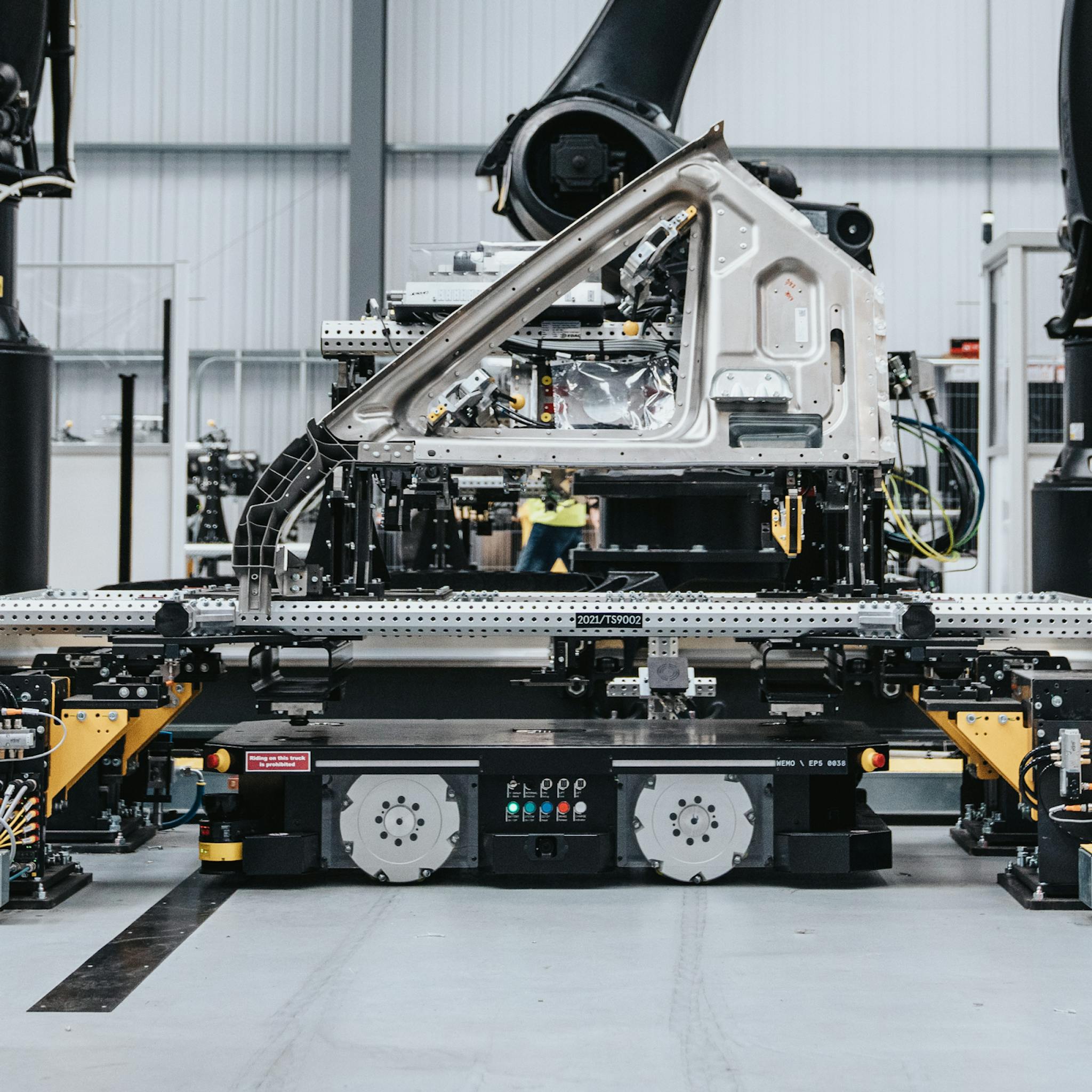 Implementation of Mobile Robots for an Autonomous Scalable Smart Factory | HackerNoon