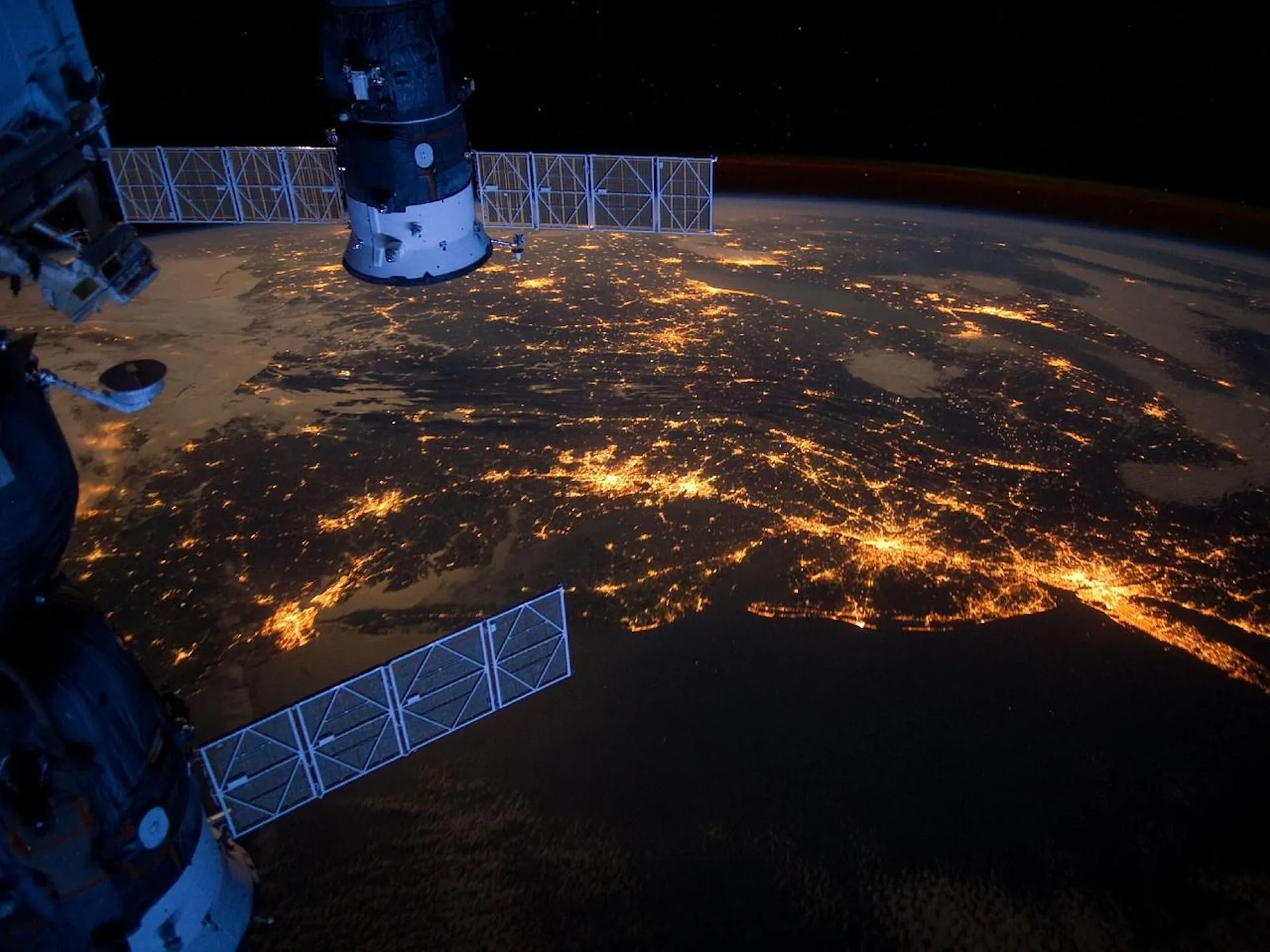 Pixels and Spatial Resolution in Satellite Images: What's the Real Deal ...
